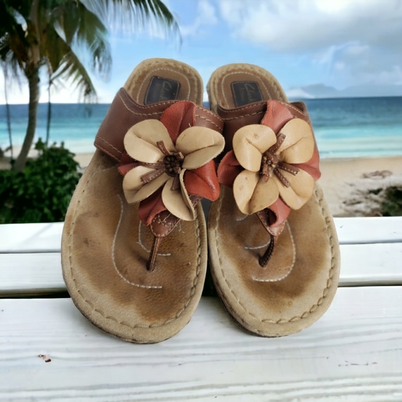 Clarks | Shoes | Clarks Artisan Leather Flower Thong Platform Wedge ...